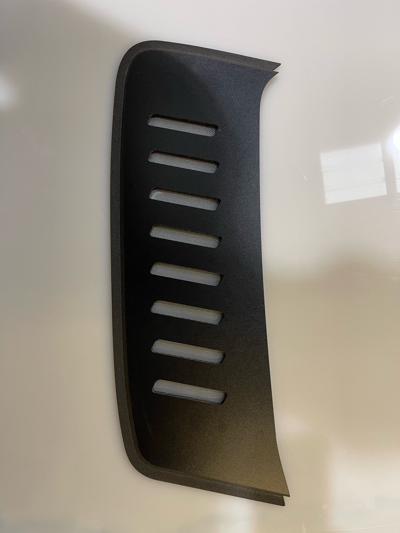 ΩMIT WINDOW BUG VENTS FOR VANS – OMIT