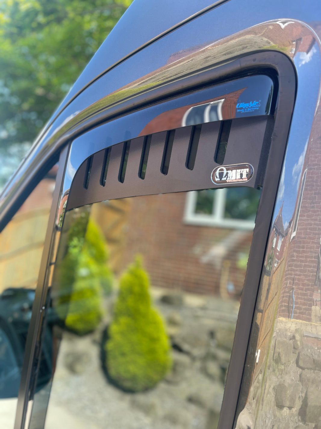 ΩMIT WINDOW BUG VENTS FOR VANS – OMIT
